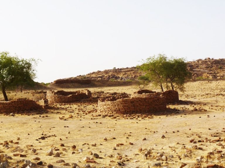 16th century ancient ruins of Ouara in Chad, Africa | Sola Rey