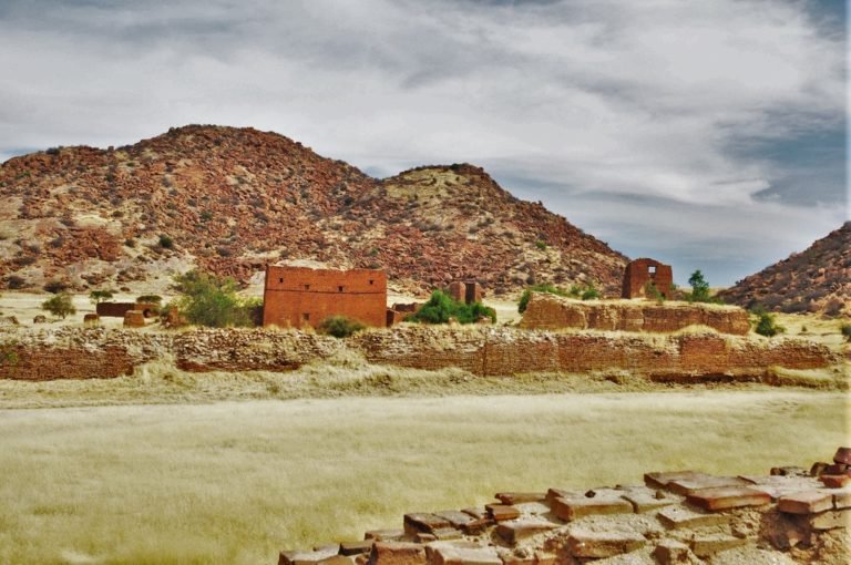 16th century ancient ruins of Ouara in Chad, Africa | Sola Rey
